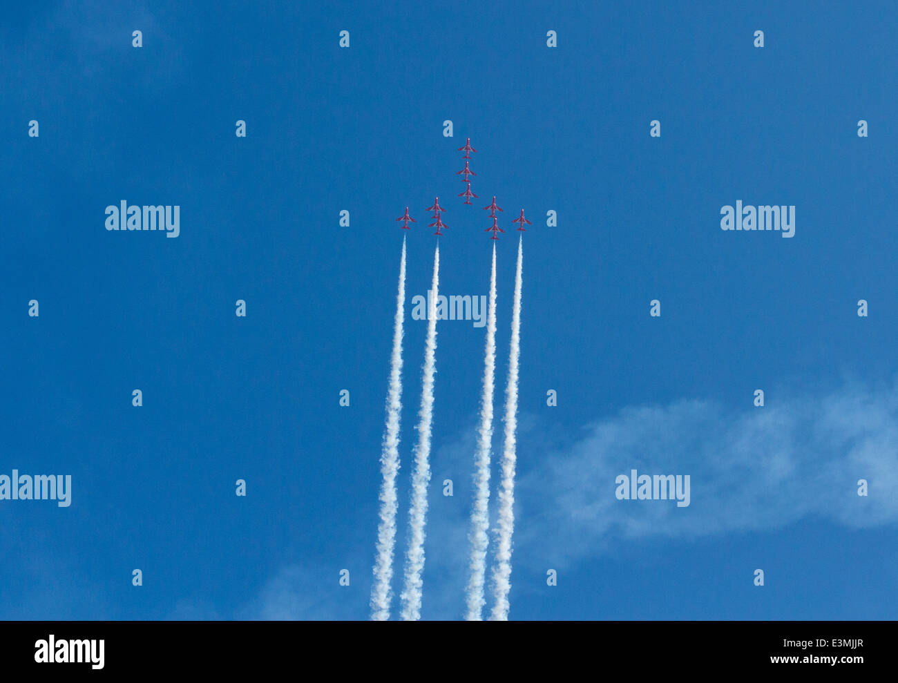 The Red Arrows jet planes British RAF aerobatic display team with ...