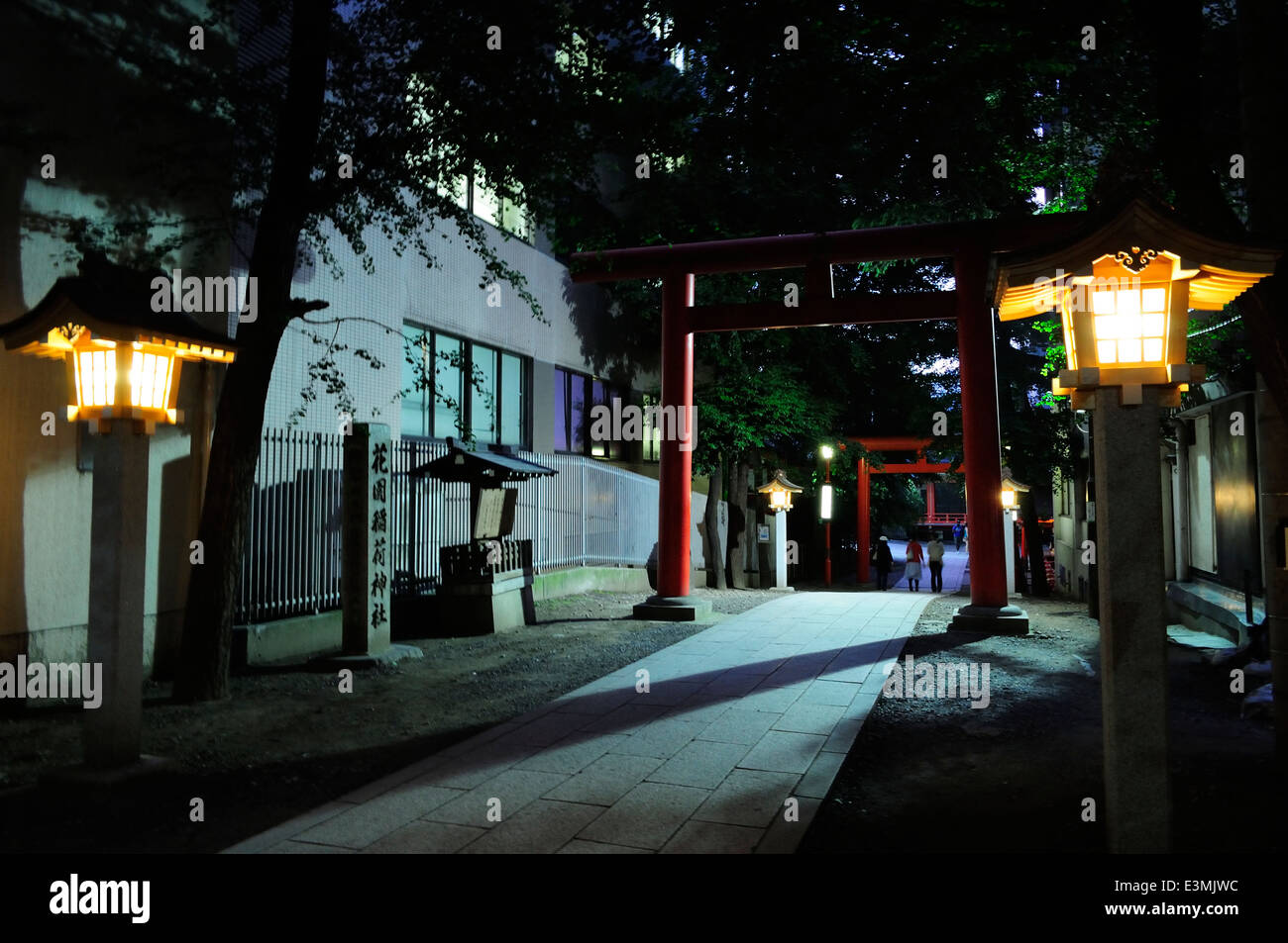 Hanazono shrine hi-res stock photography and images - Alamy