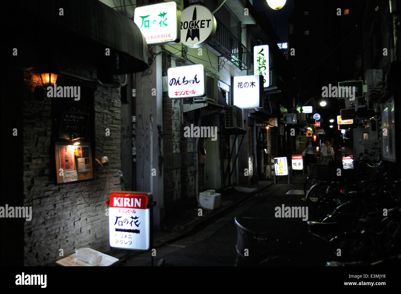 Tokyo food street shinjuku hi-res stock photography and images - Alamy