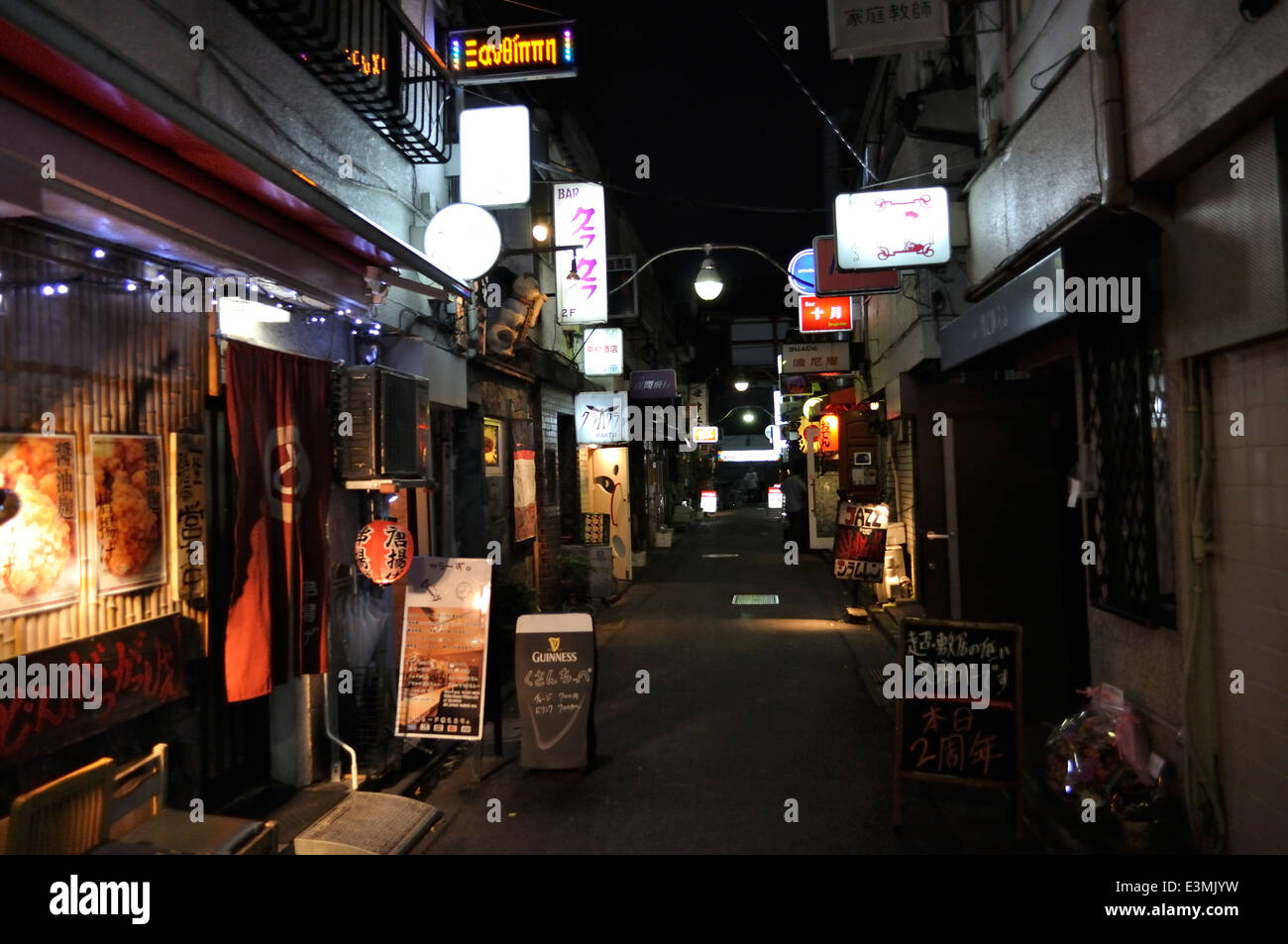 Golden street hi-res stock photography and images - Alamy