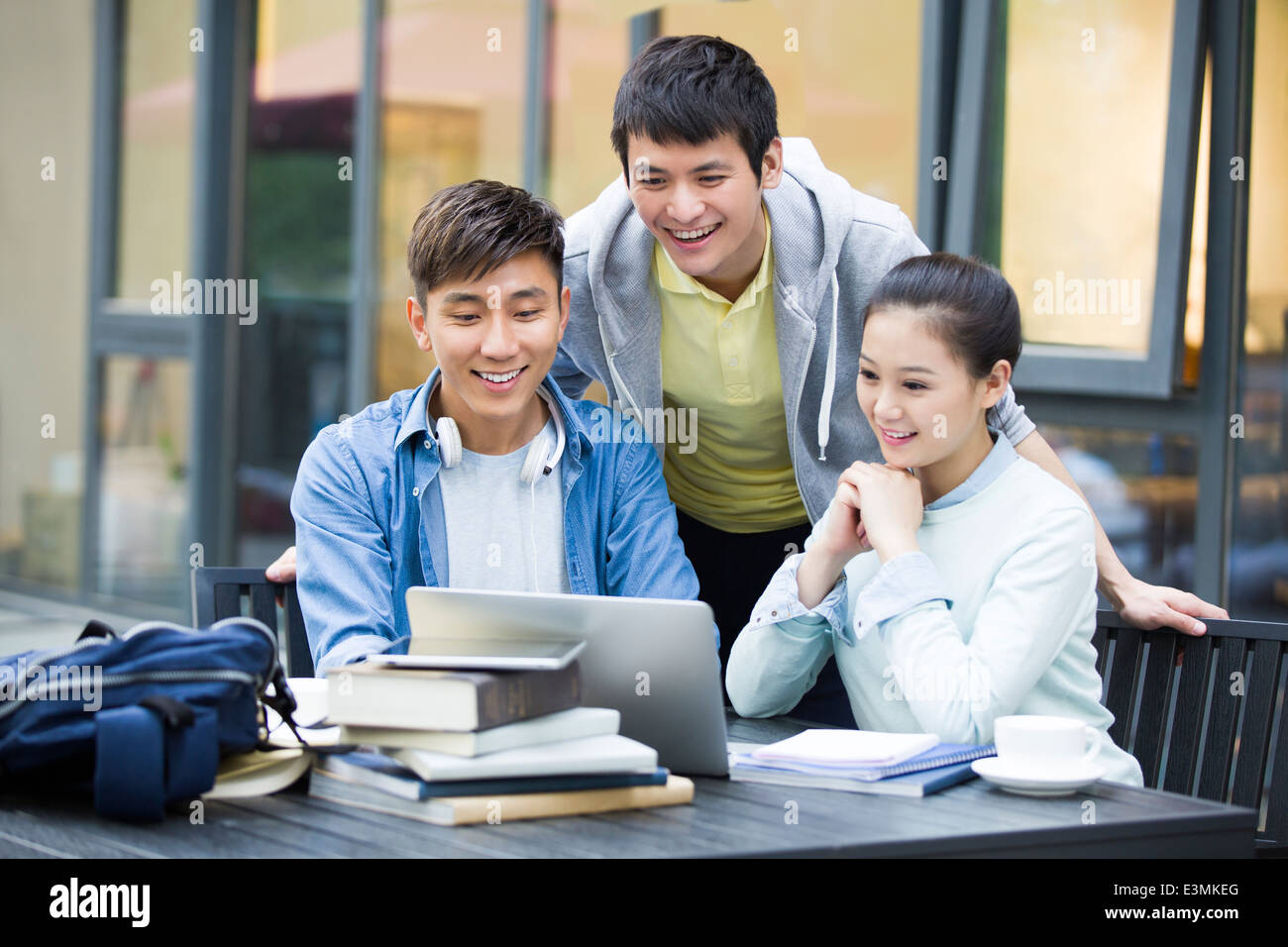 Young college students studying Stock Photo - Alamy