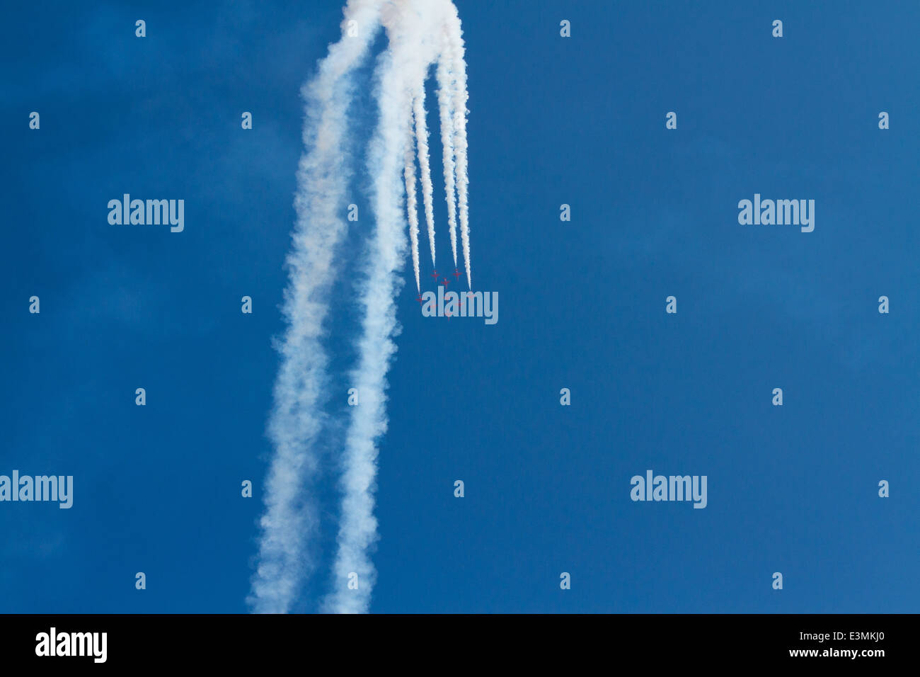 The Red Arrows jet planes British RAF aerobatic display team with ...