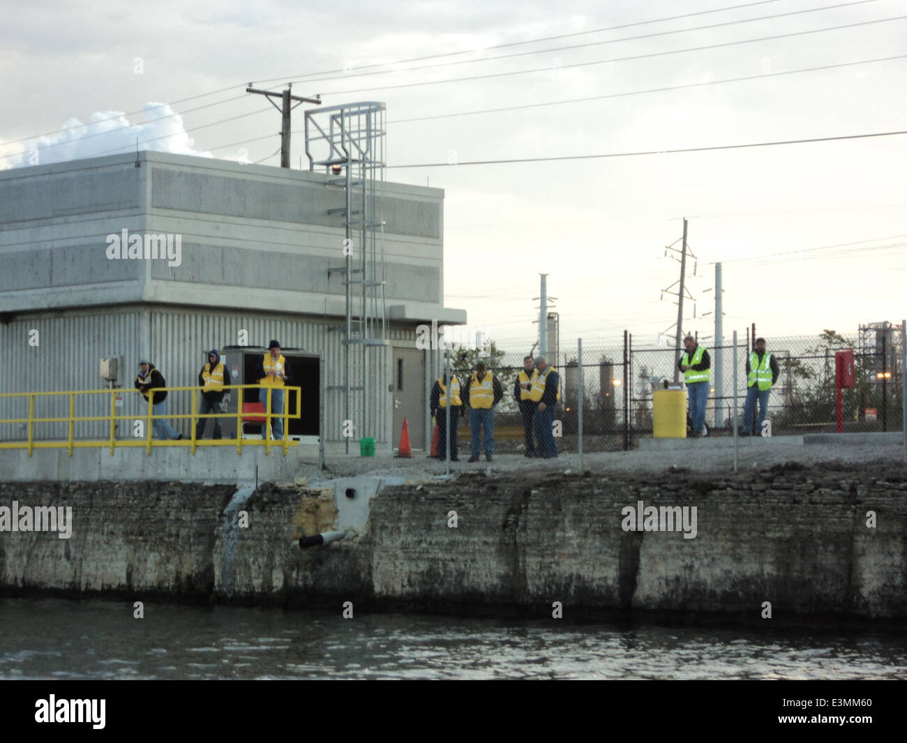 Electric Barrier Fish Clearing Stock Photo - Alamy