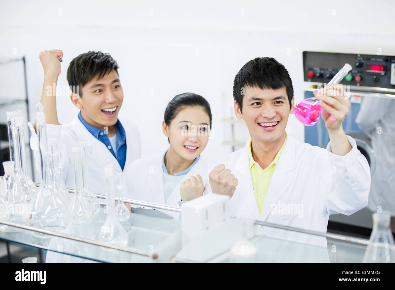 College students doing experiment Stock Photo - Alamy College students doing experiment Stock Photo - Alamy