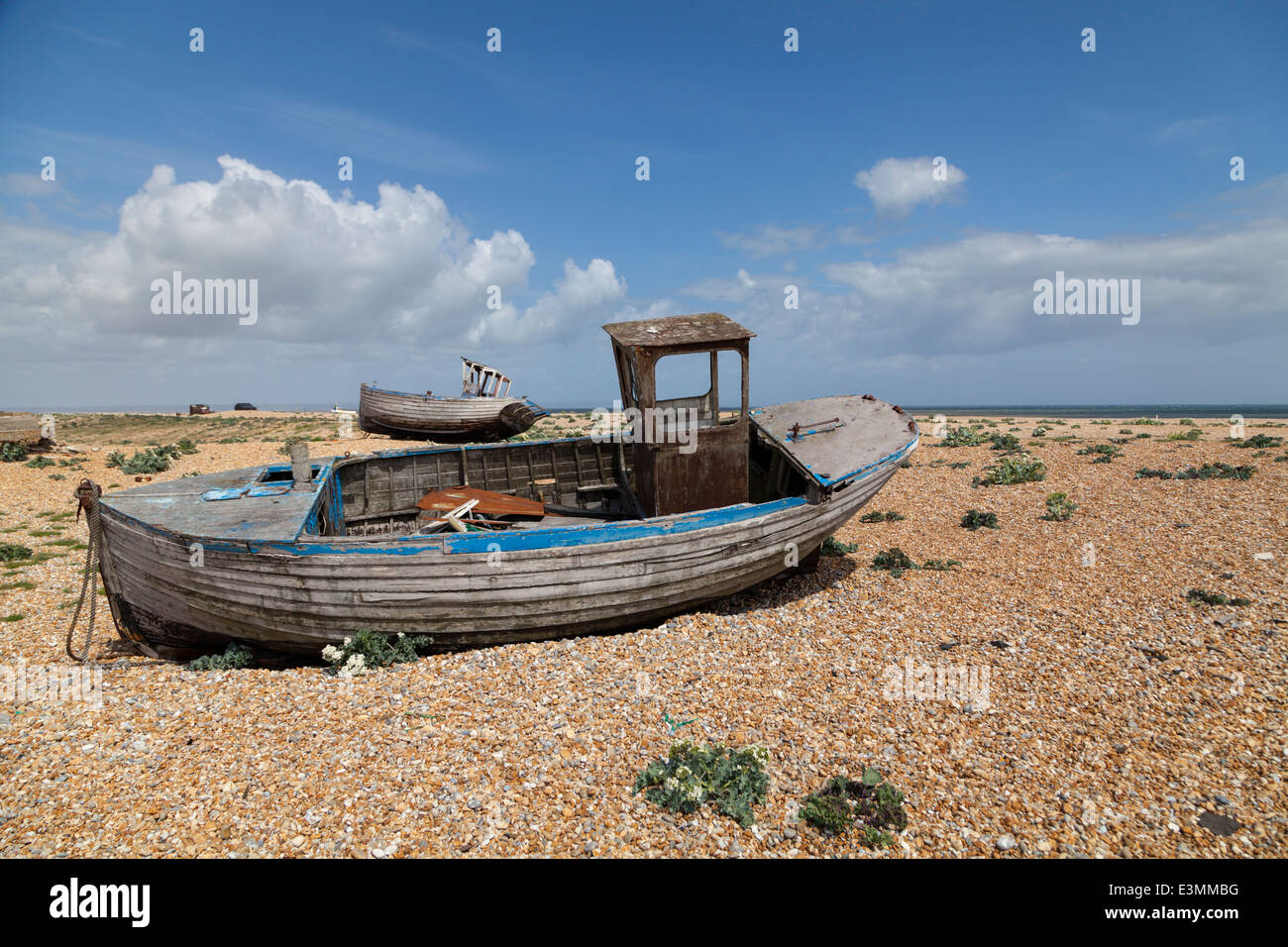 Old derelict boats hi-res stock photography and images - Alamy