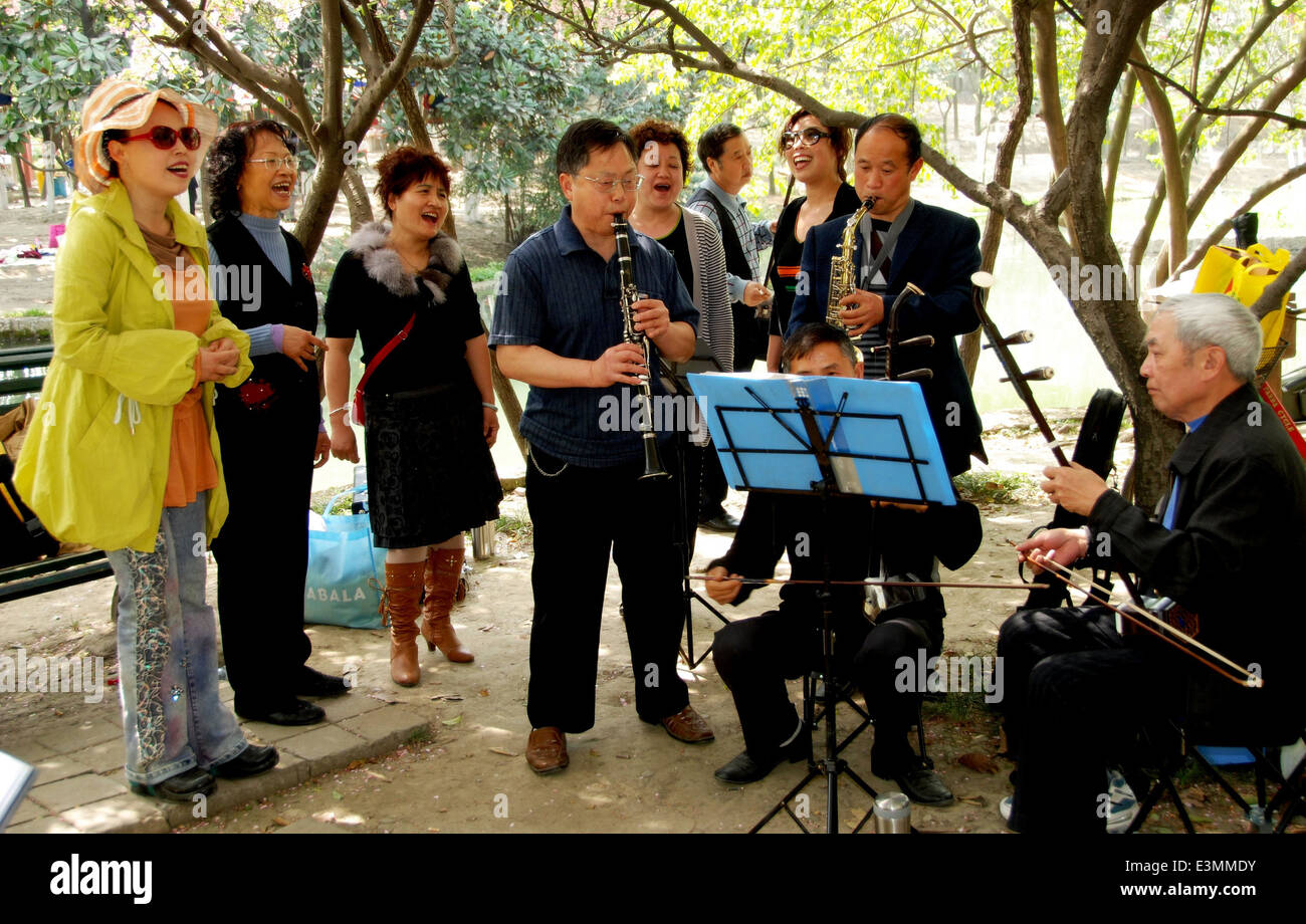 Impromptu concert hi-res stock photography and images - Alamy