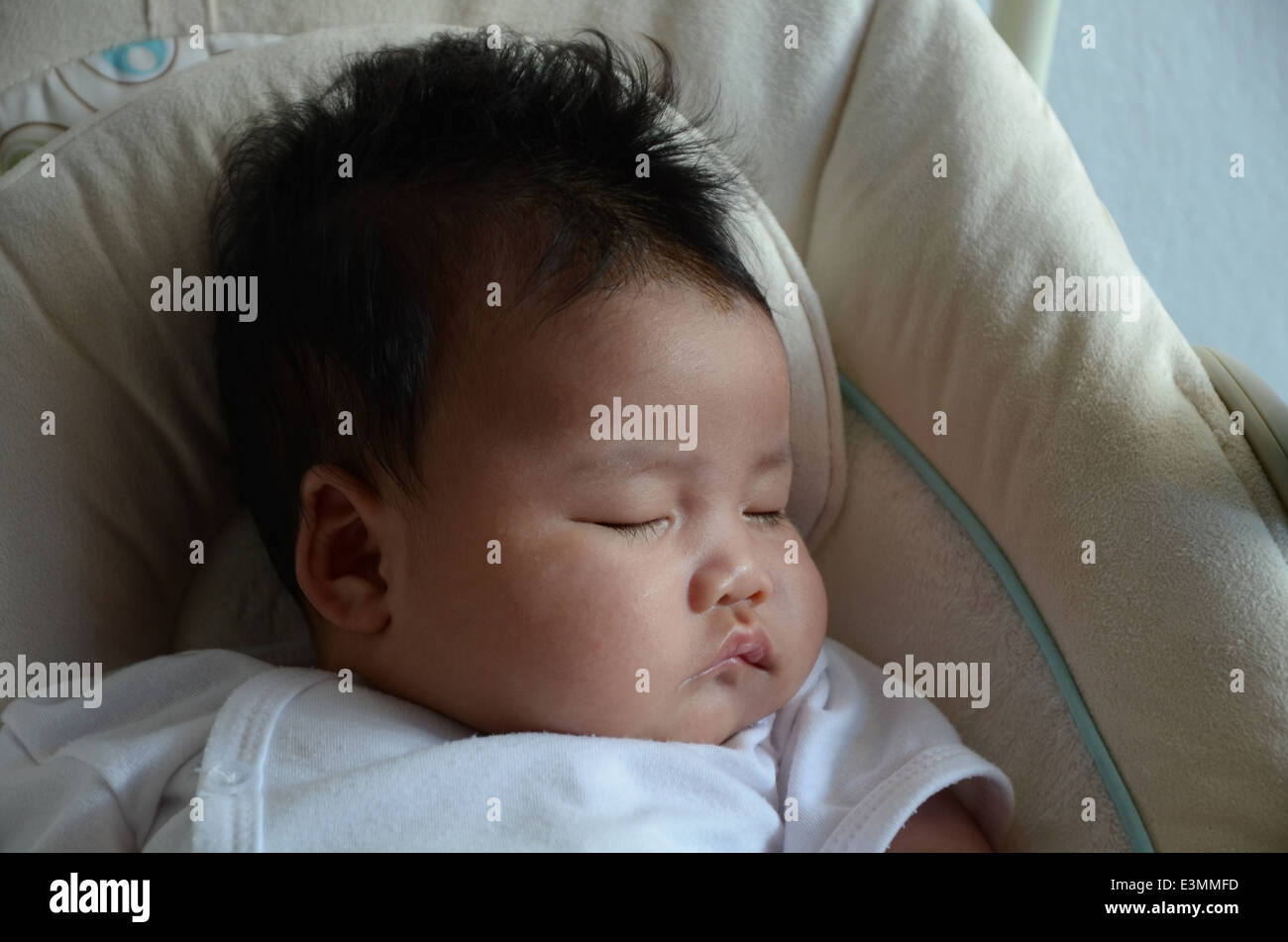 Baby sleep asian hi-res stock photography and images - Alamy