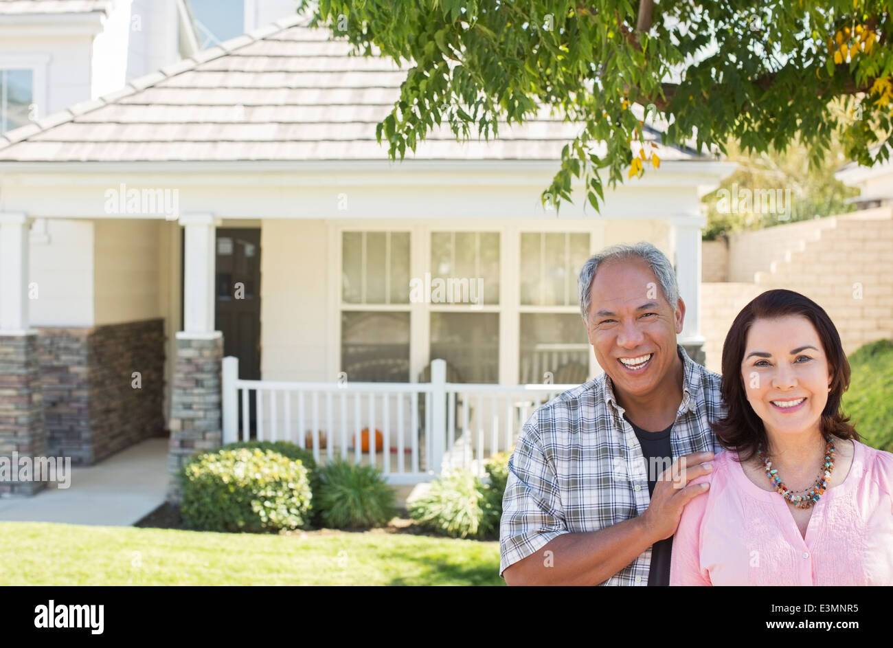 Man woman couple house residence hi-res stock photography and images ...