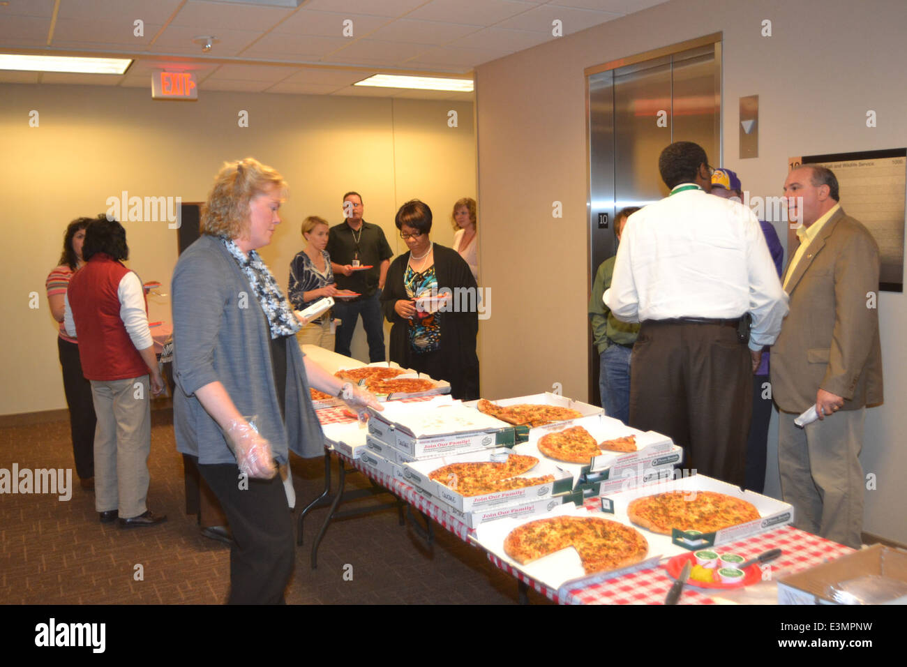 Office team building activities hi-res stock photography and images - Alamy