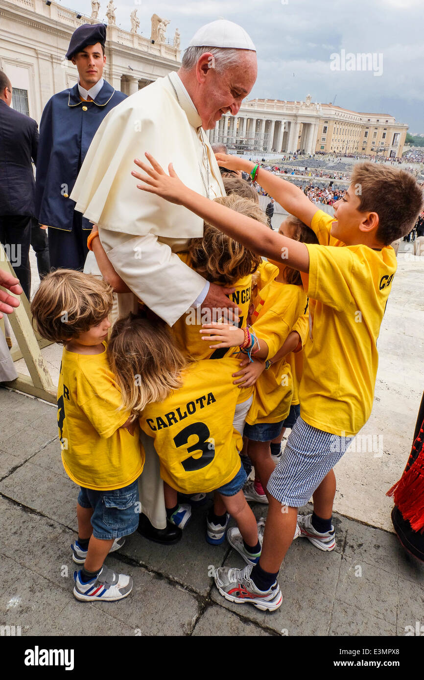 Vatican City. 25th June, 2014. Pope Francis hug a group of children ...