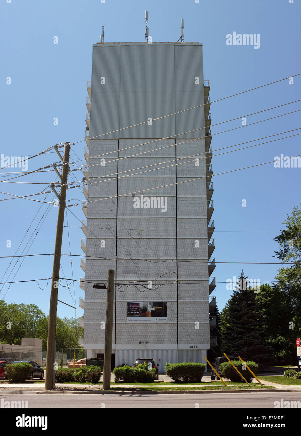 Side view of a block of apartments and electricity cables Stock Photo ...
