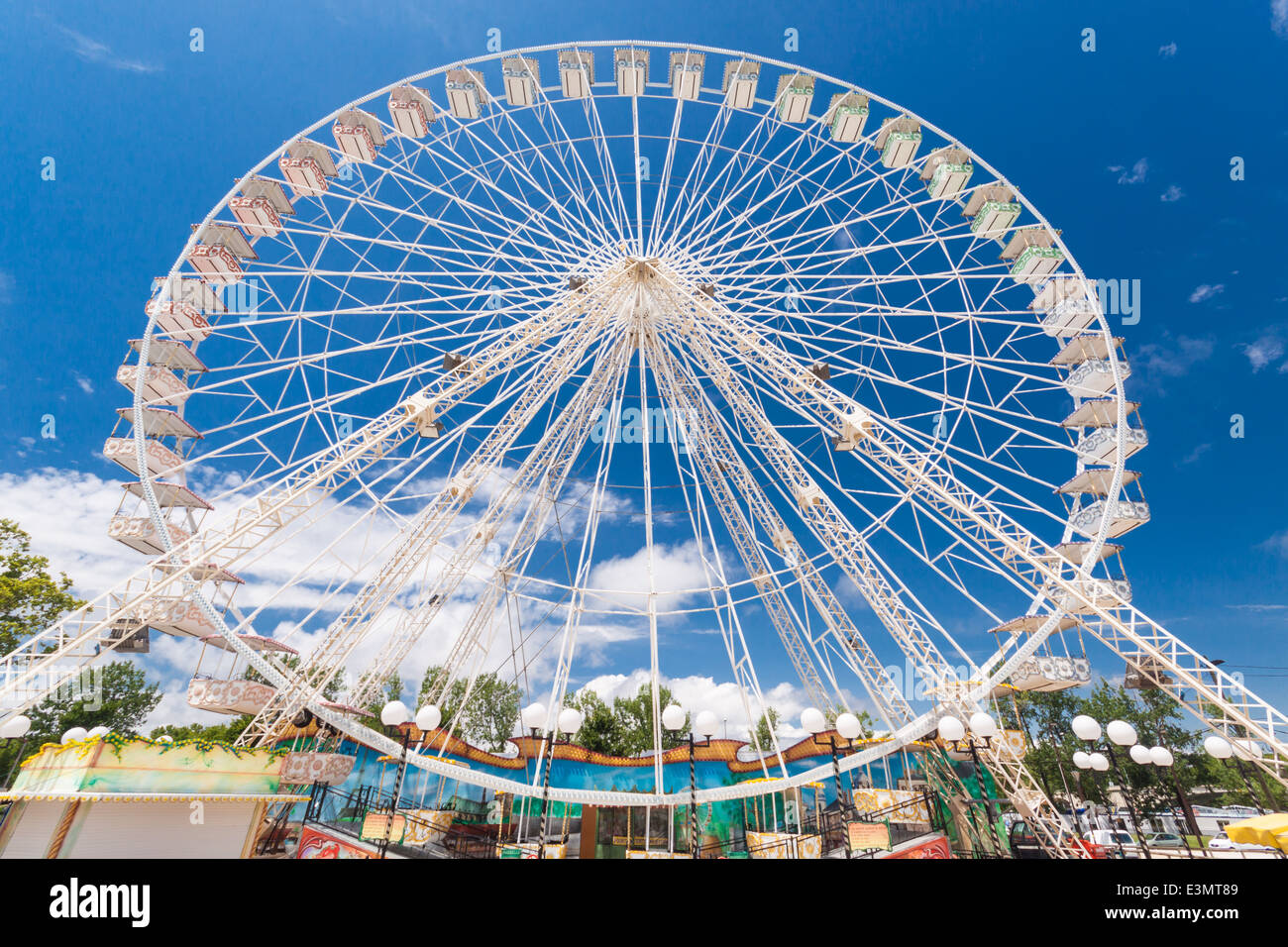 Ferris wheel of fair and amusement park Stock Photo - Alamy