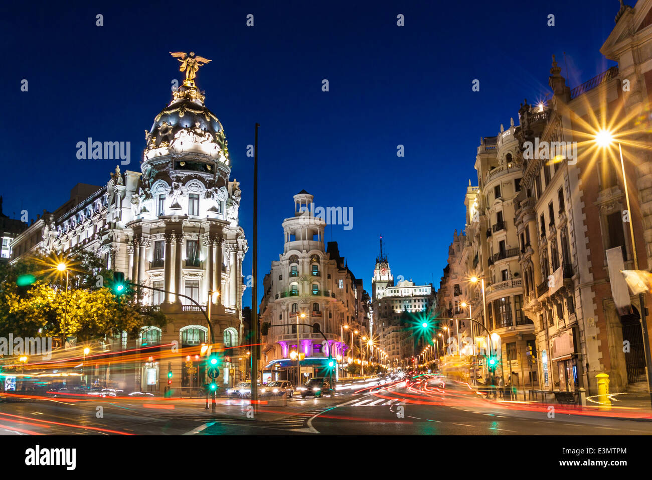 Famous gran via metropolis building hi-res stock photography and images ...
