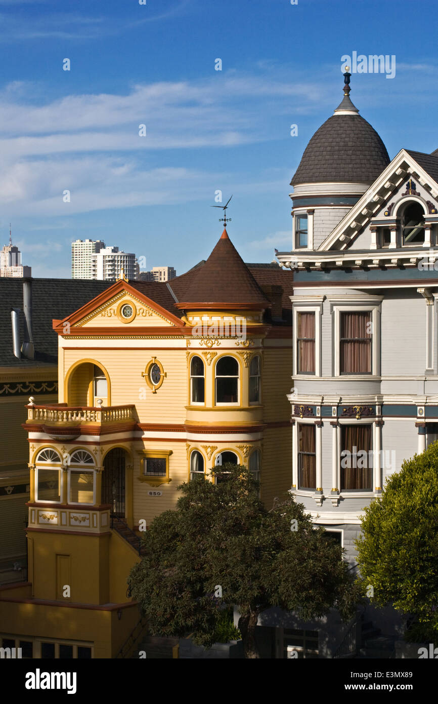 Classic view of VICTORIAN HOUSES from ALAMO PARK - SAN FRANCISCO ...