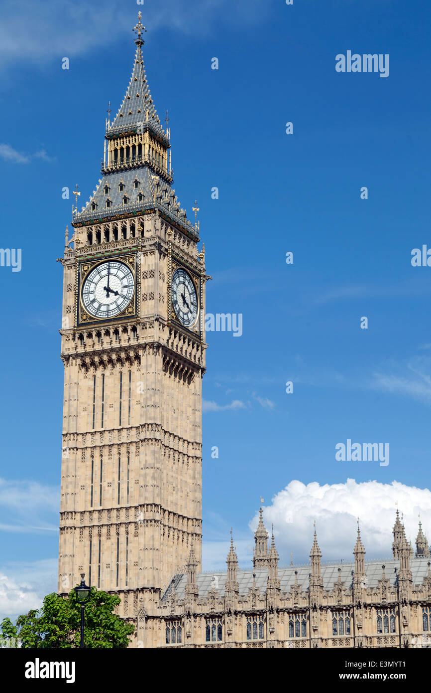 elizabeth tower in london, big ben Stock Photo - Alamy