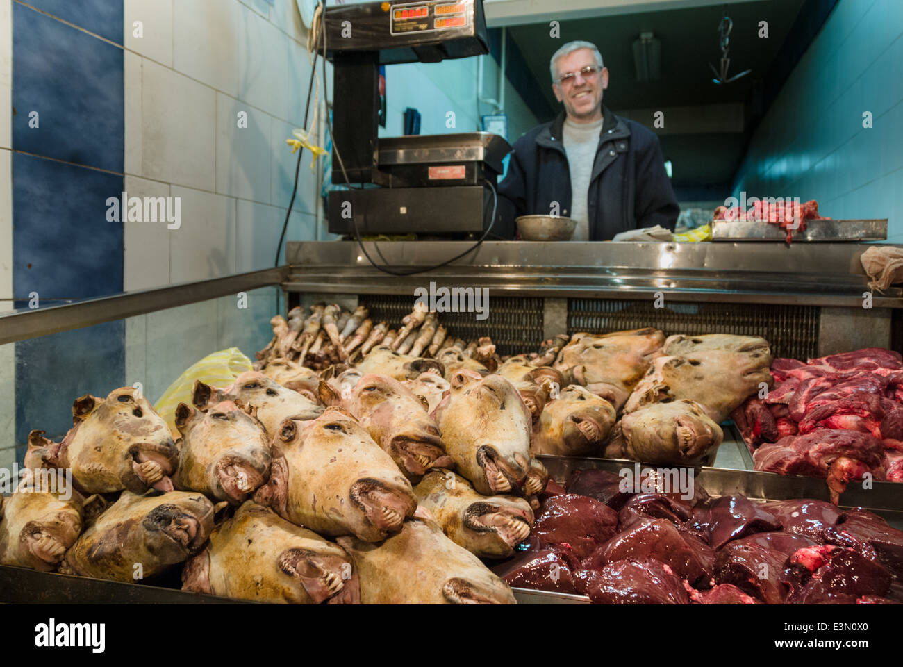 Butcher sheep heads meat hi-res stock photography and images - Alamy