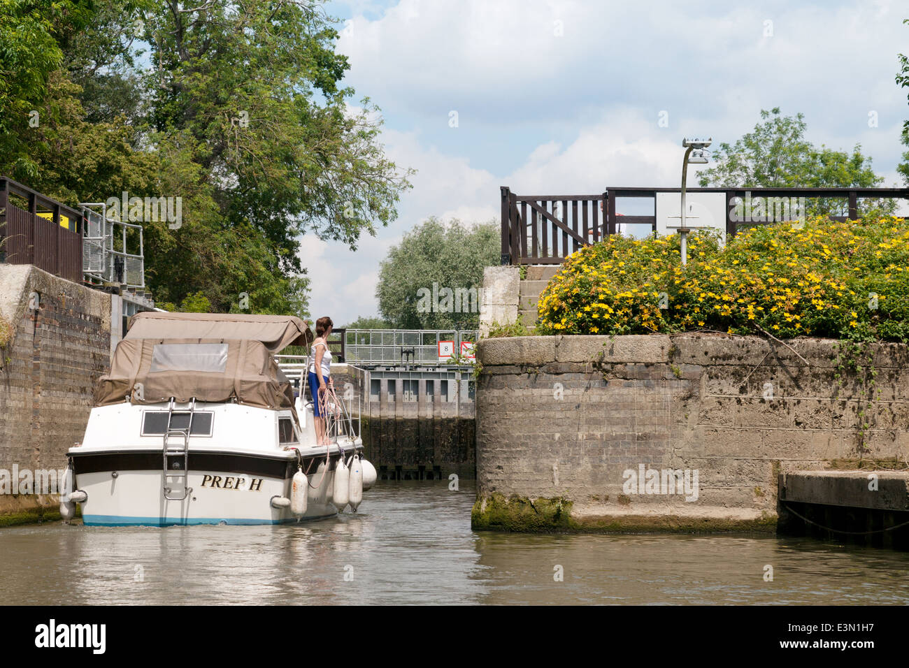 Boat entering Benson Lock on the River Thames at Oxfordshire, England ...