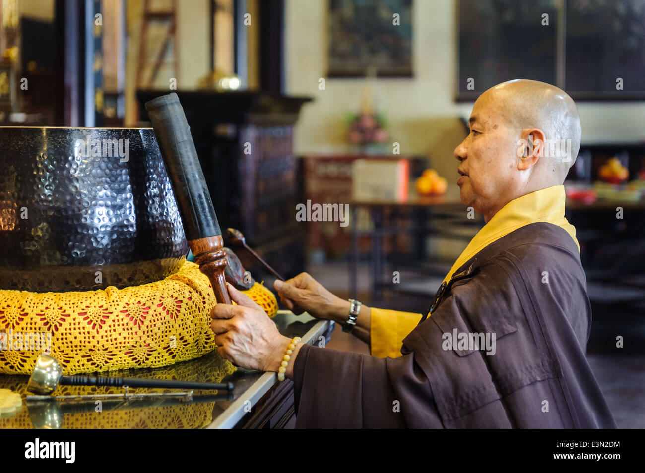 Buddhist priest hi-res stock photography and images - Alamy