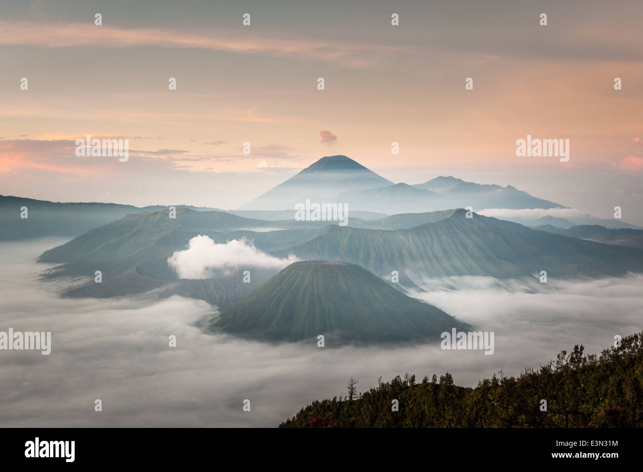 Gunung penanjakan hi-res stock photography and images - Alamy