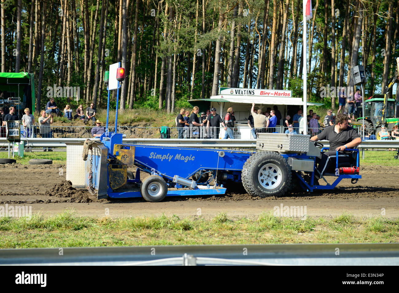 Tractor race hi-res stock photography and images - Alamy