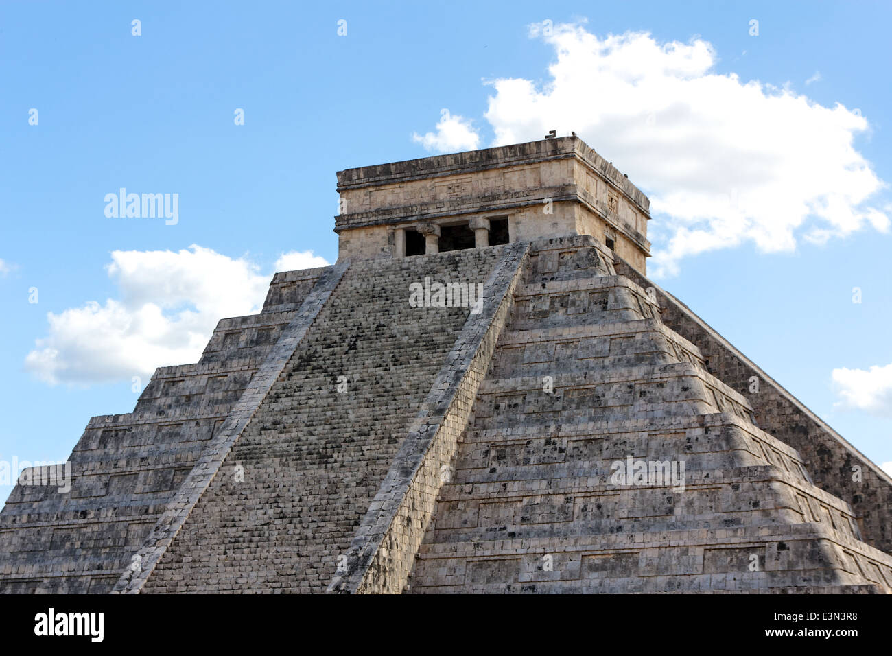 El Castillo, temple pyramid to Mayan serpent god Kukulkan, in Chichen ...