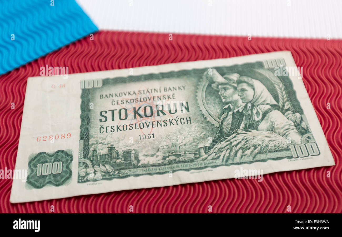 Old banknote 100 Kčs from 1961 in comparison with the actual valid 100 ...