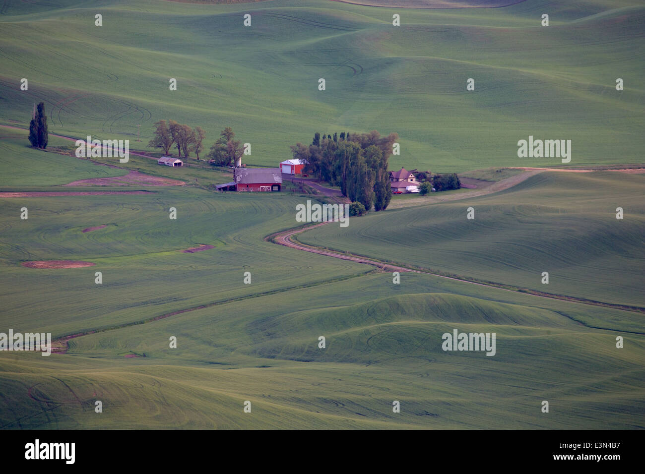 Beautiful country scene americas heartland hi-res stock photography and ...