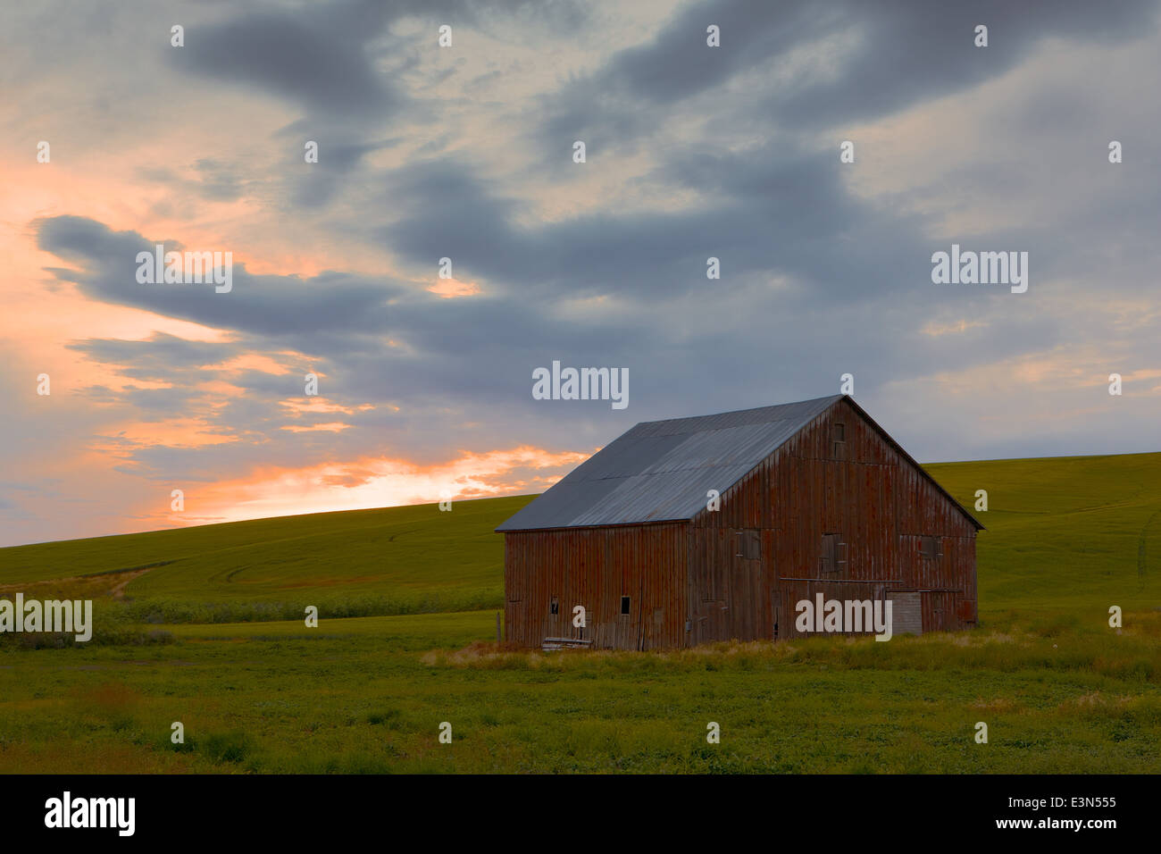 Beautiful country scene americas heartland hi-res stock photography and ...