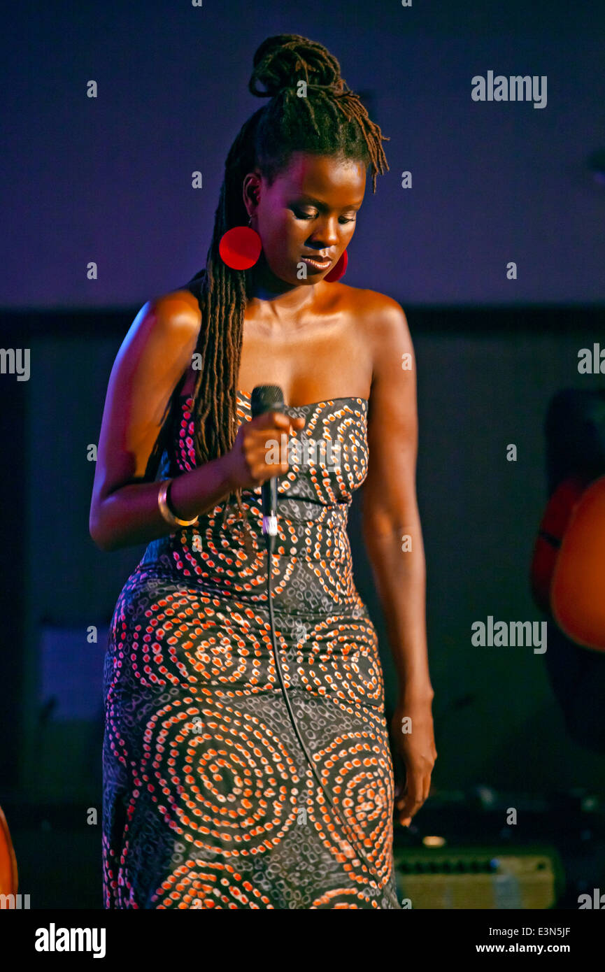 SOMI sings for an entranced crowd in Dizzys Den - 2010 MONTEREY JAZZ ...