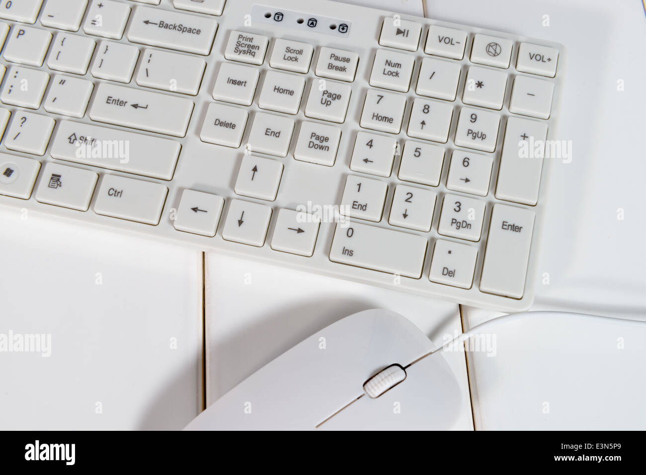 Gray computer mouse isolated on white Stock Photo - Alamy