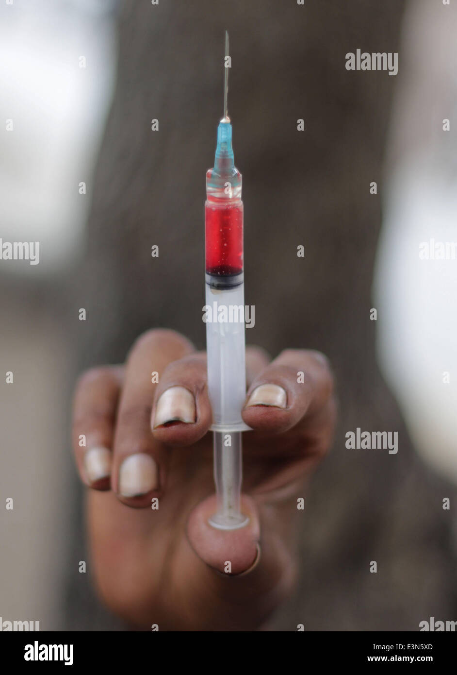 LAHORE, PAKISTAN- JUNE 25,2014.: Pakistani Addict persons taking open ...