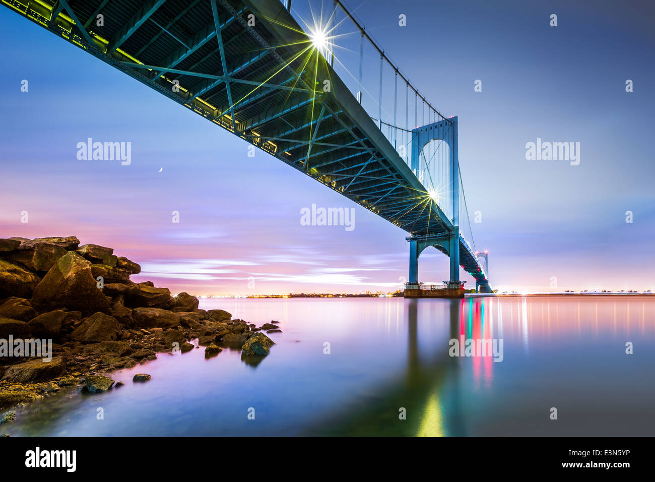 Whitestone bridge at dusk Stock Photo - Alamy