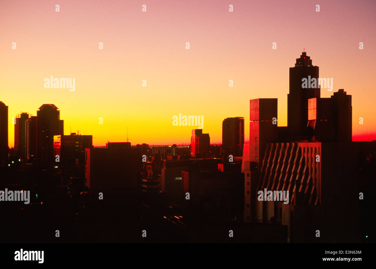 SUNSET over downtown TOKYO - JAPAN Stock Photo - Alamy