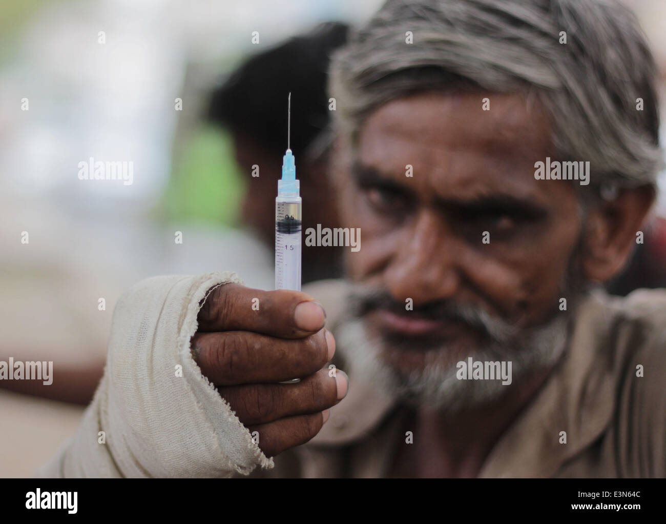 LAHORE, PAKISTAN- JUNE 25,2014.: Pakistani Addict persons taking open ...