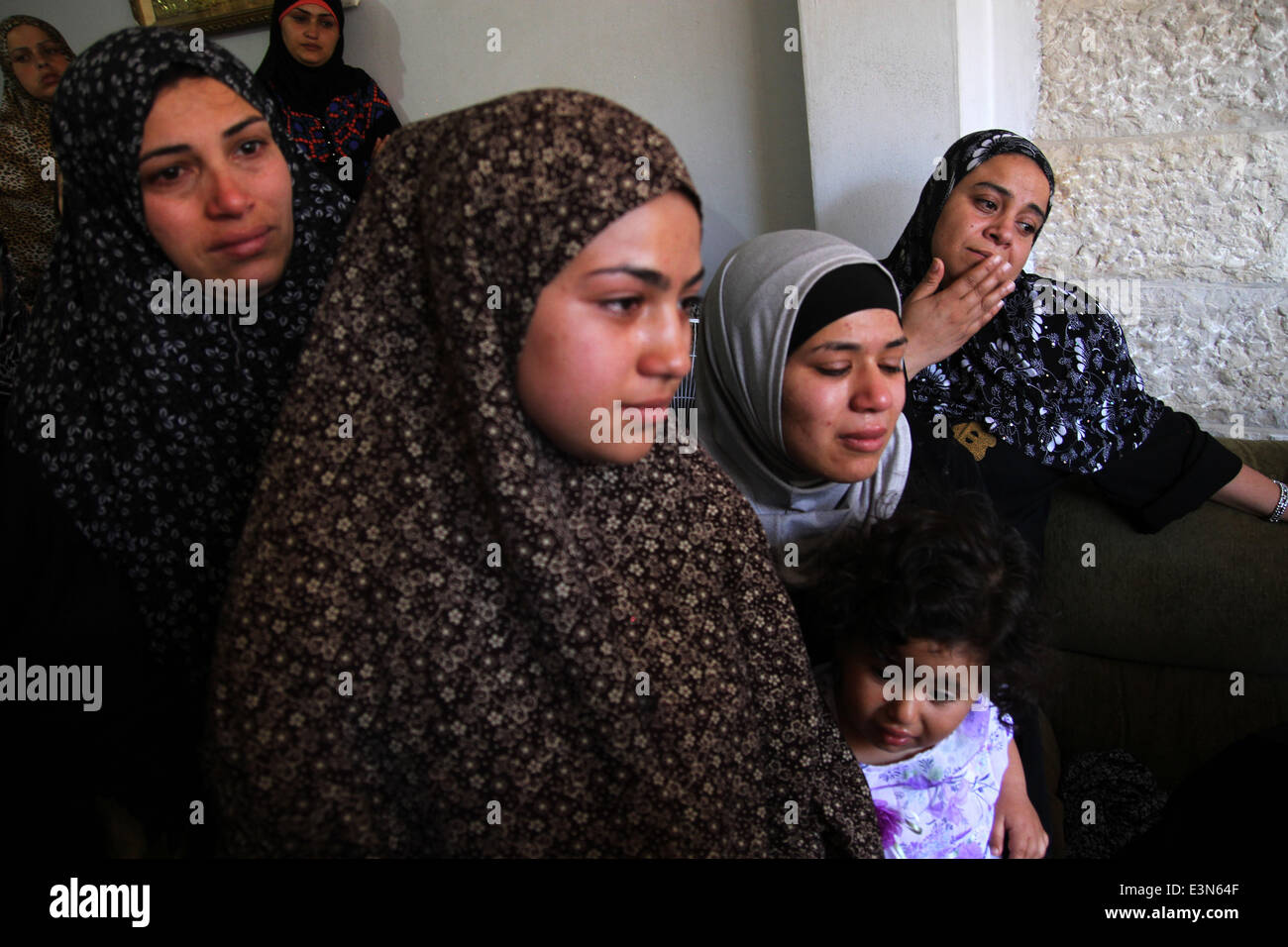 The female relatives of Palestinian Mostafa Aslan who died during the ...