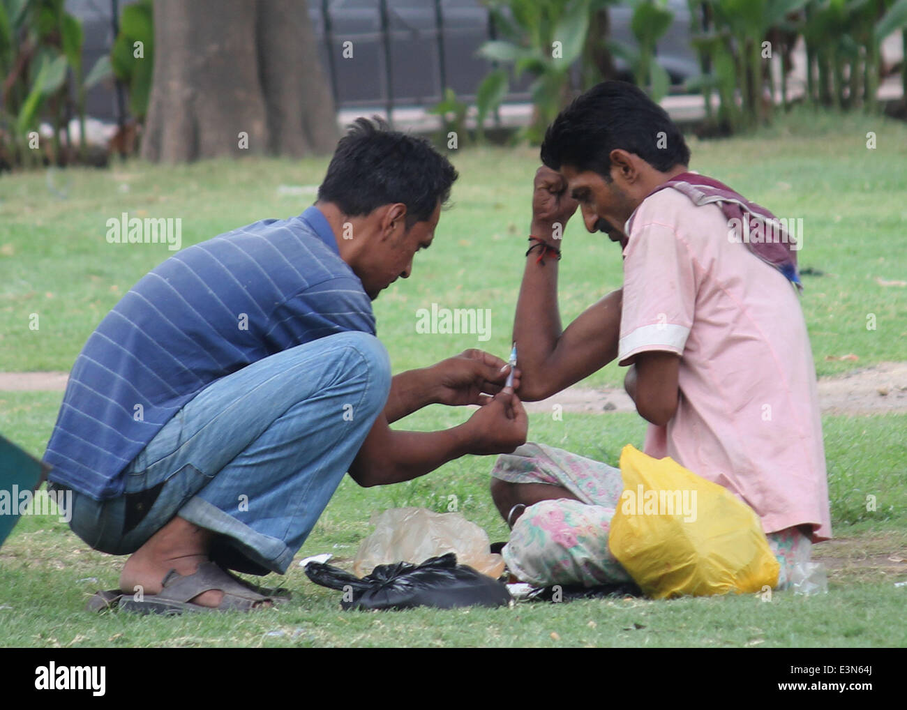 LAHORE, PAKISTAN- JUNE 25,2014.: Pakistani Addict persons taking open ...