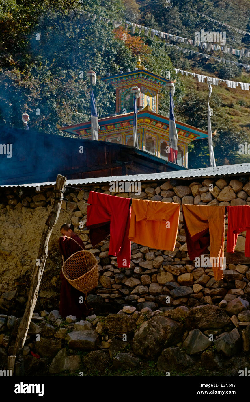 Tibetan buddhist temples and monasteries hi-res stock photography and ...