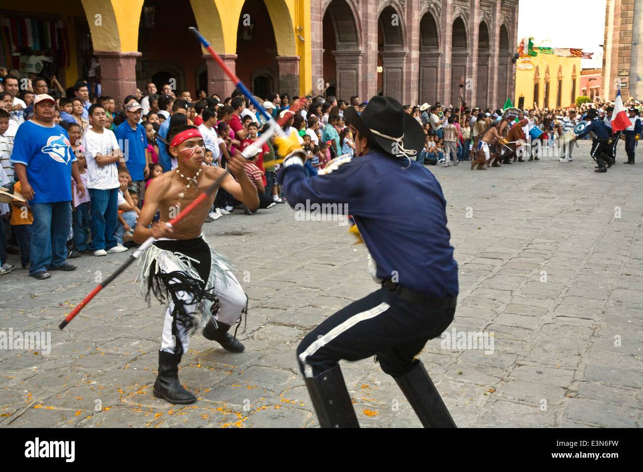 Aztec warrior in battle hi-res stock photography and images - Alamy