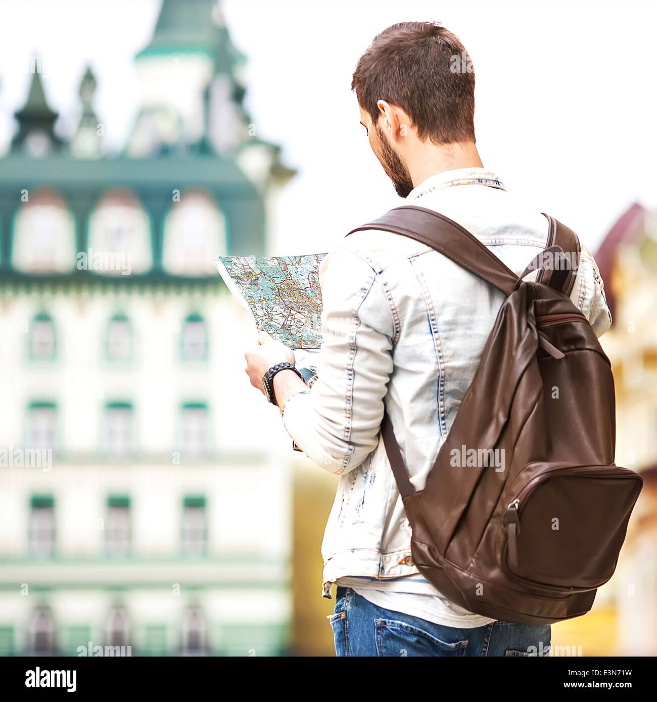 Tourist with map in the city Stock Photo - Alamy