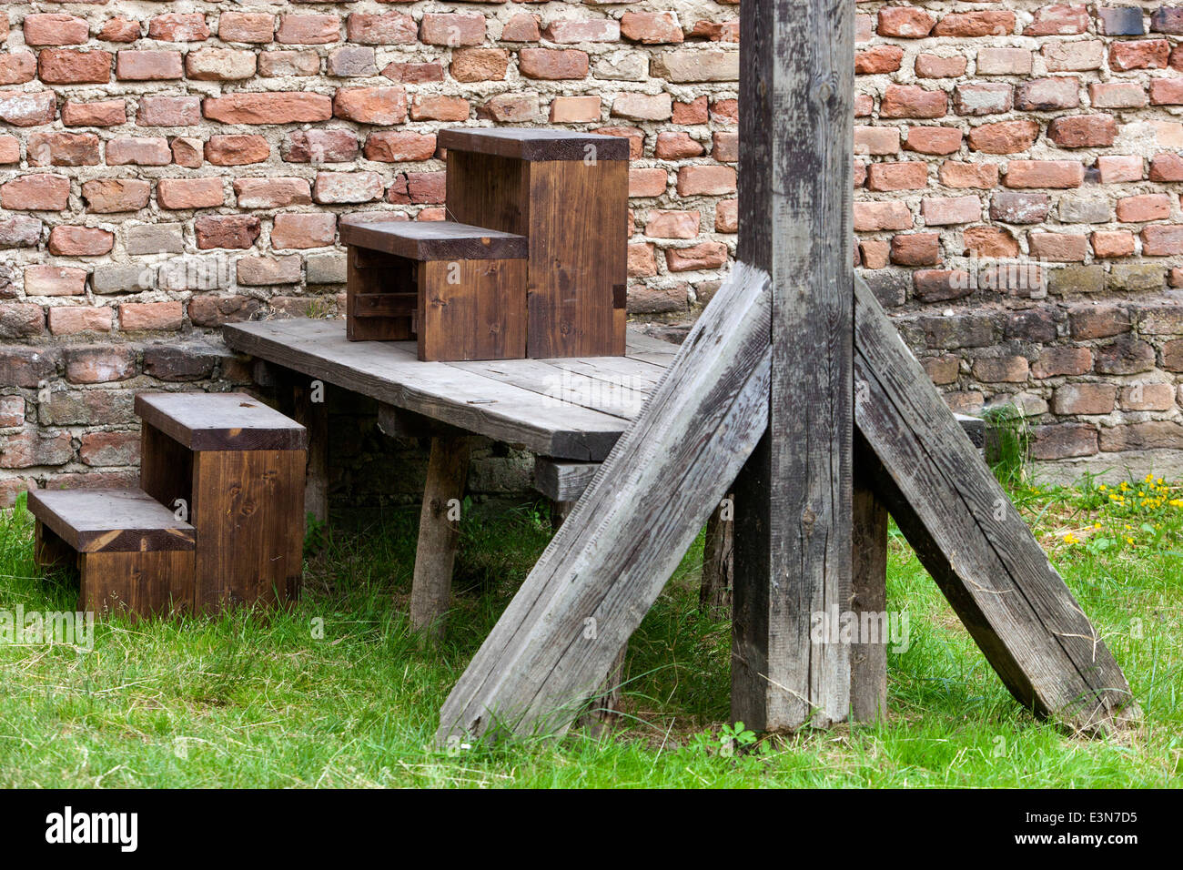 Hanging gallows hi-res stock photography and images - Alamy