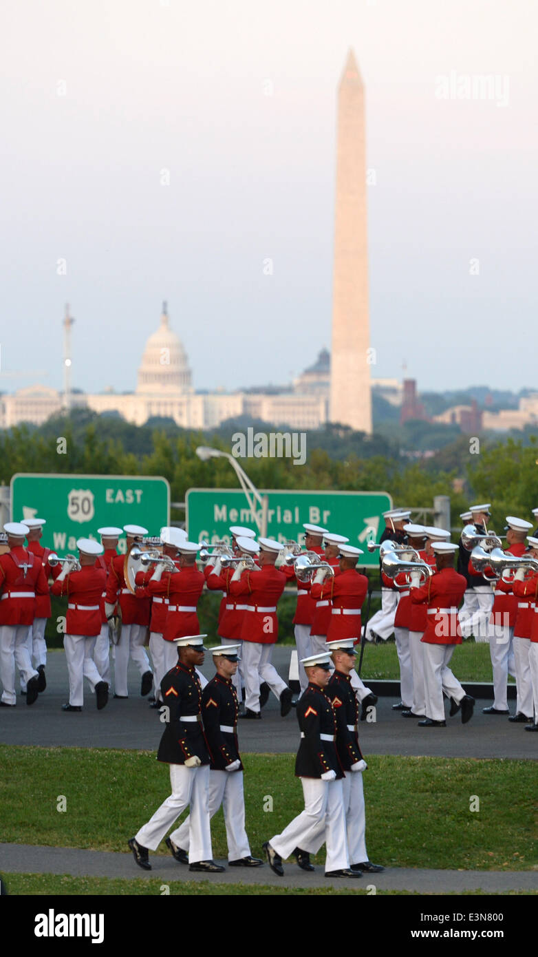 Marine corps sunset parade hi-res stock photography and images - Alamy