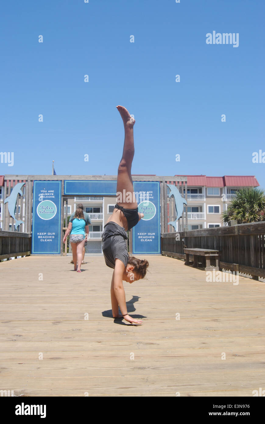 Cartwheel hi-res stock photography and images - Alamy