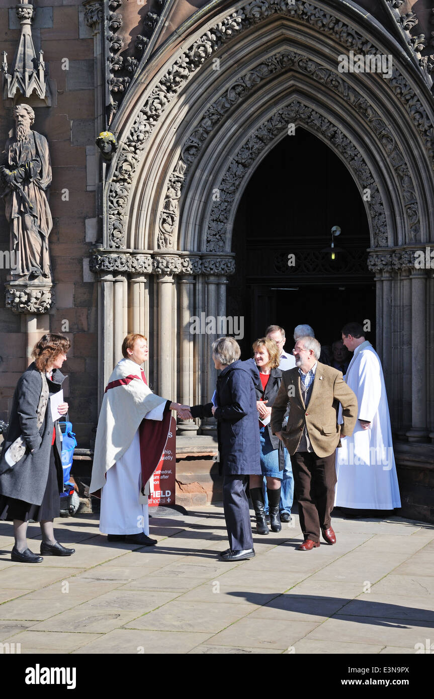 Congregation people church greeting hi-res stock photography and images ...