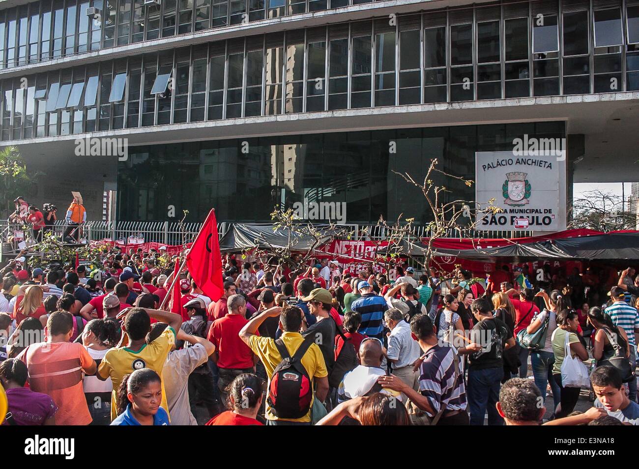 Homeless workers movement hi-res stock photography and images - Alamy