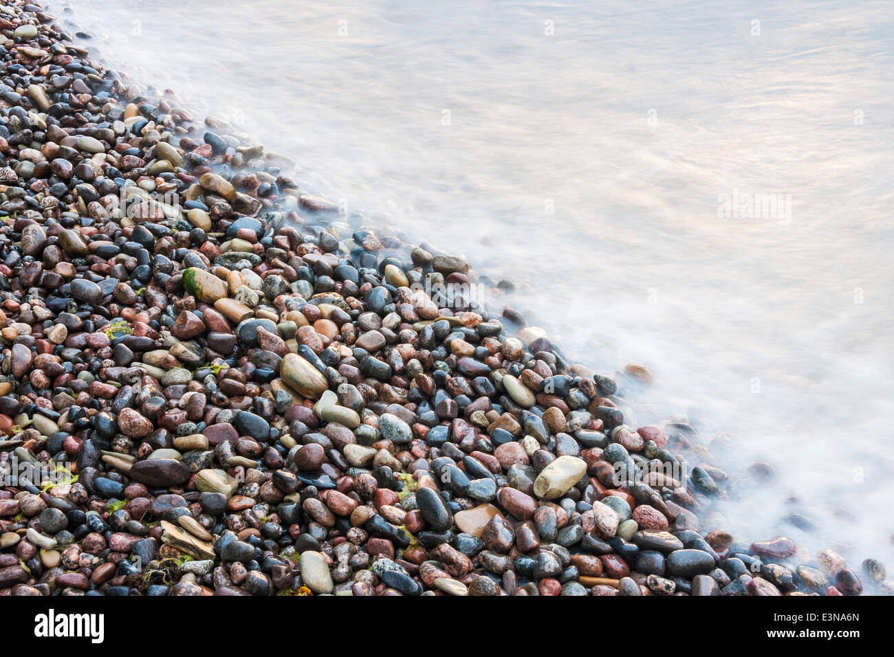 Waves on cobble beach hi-res stock photography and images - Alamy