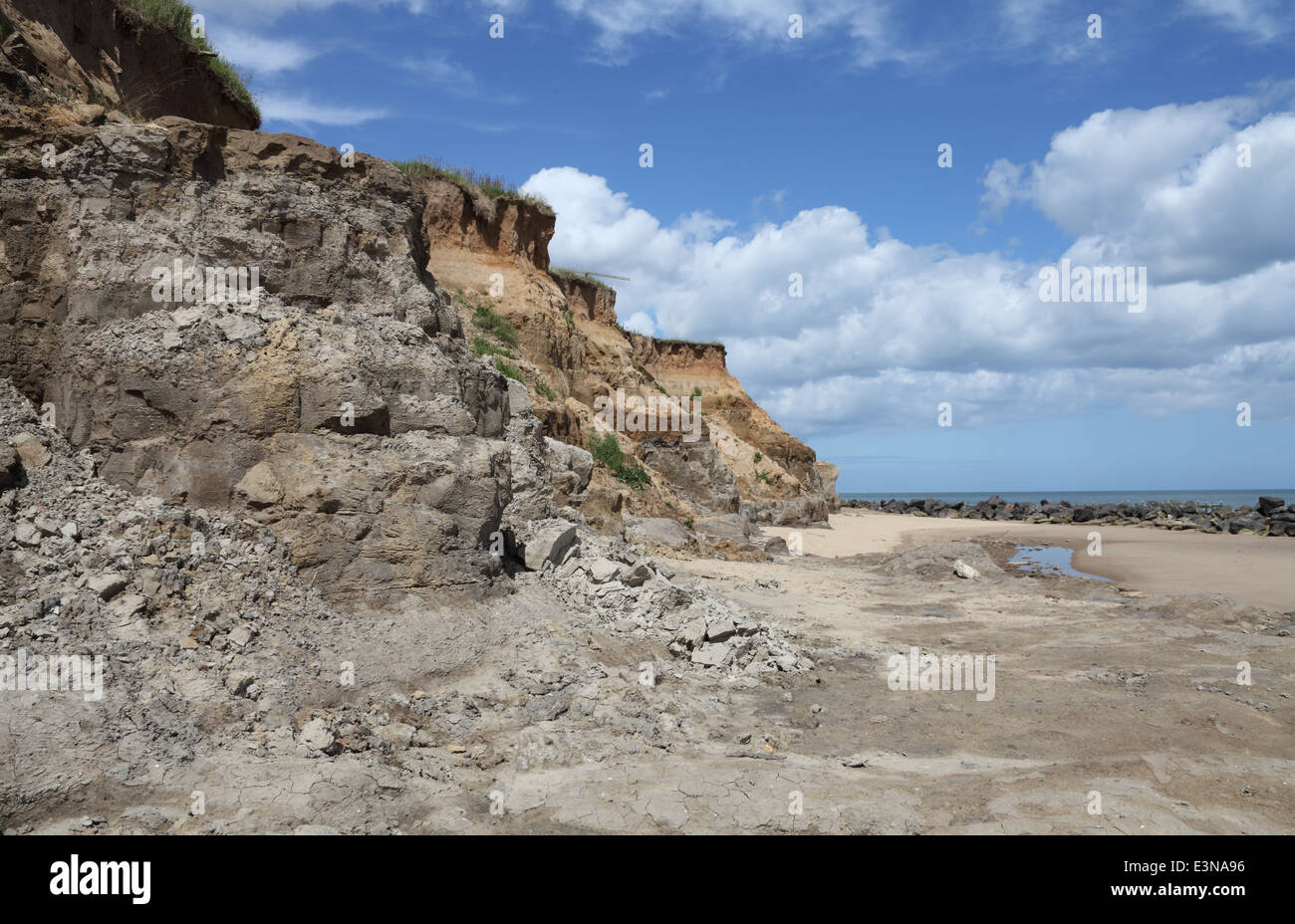 Cliff erosion, Happisburgh beach, Norfolk, England, UK Stock Photo - Alamy