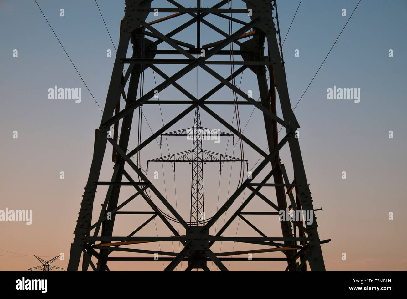Structure pylons hi-res stock photography and images - Alamy