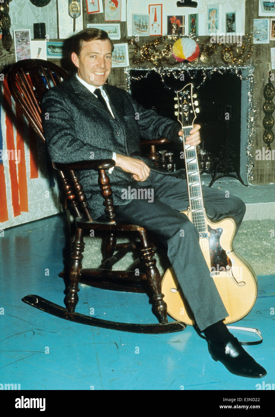 Singer entertainer musician hi-res stock photography and images - Alamy