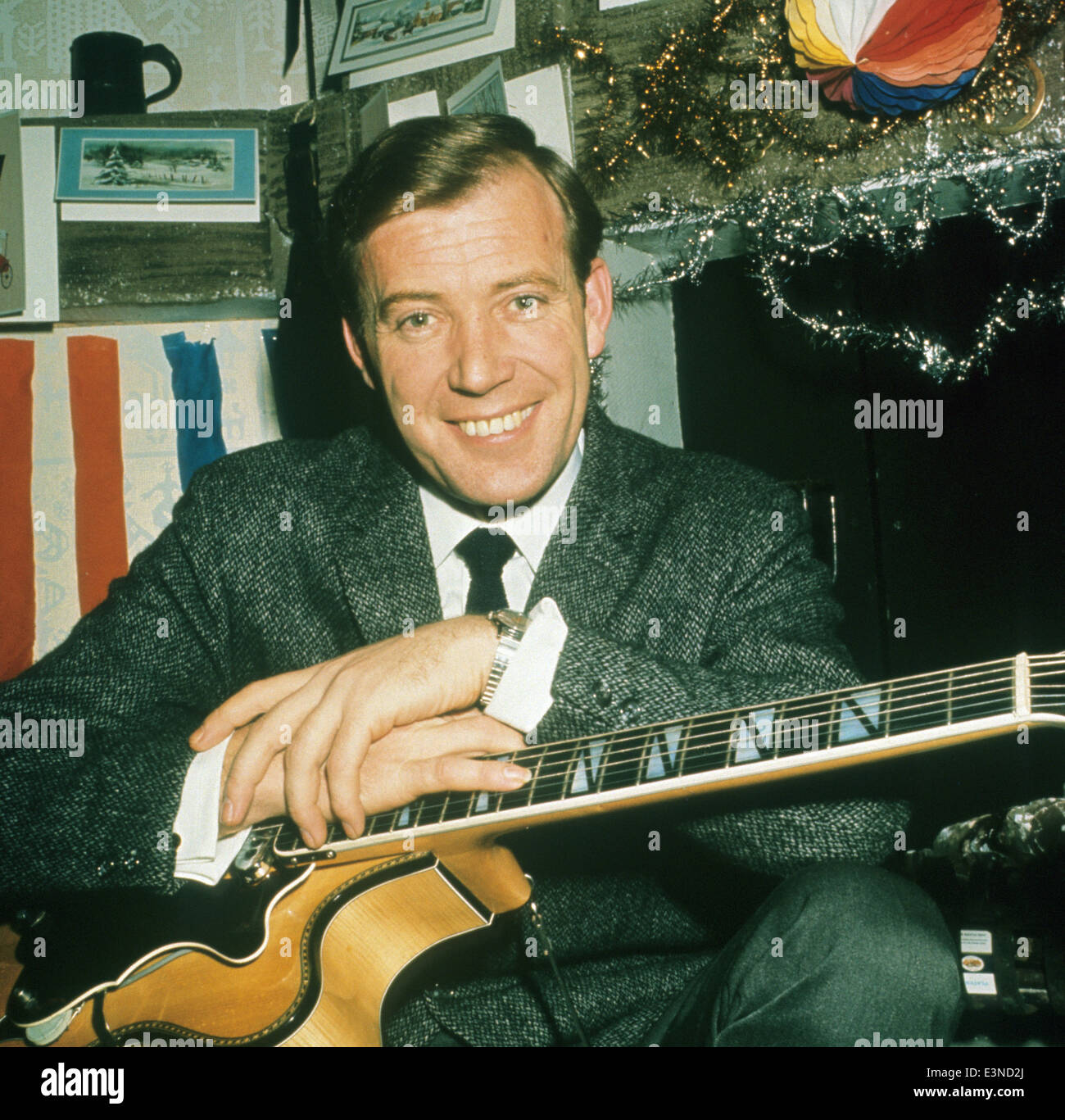 VAL DOONICAN Irish entertainer about 1965 Stock Photo - Alamy