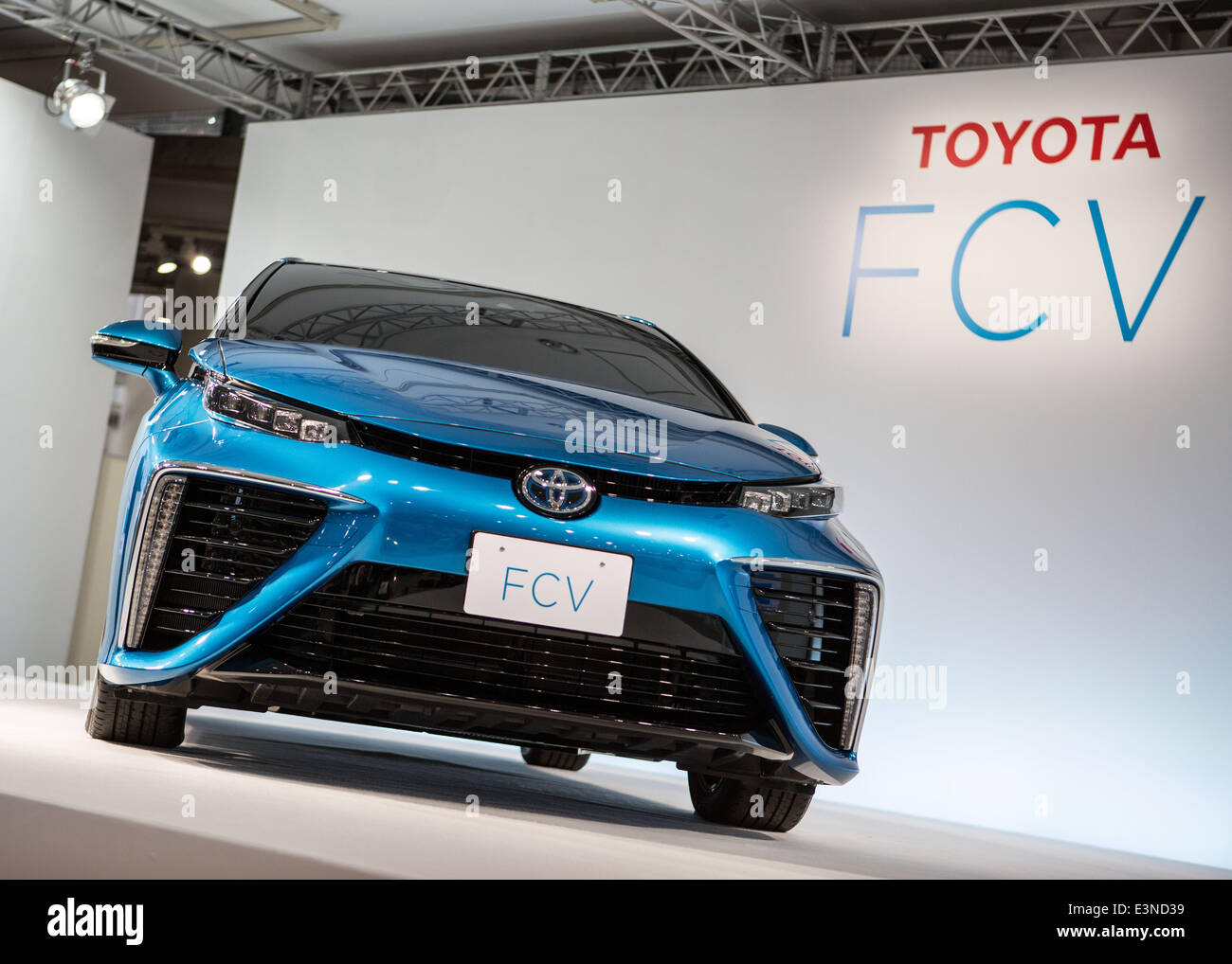 Hydrogen fuel cell vehicles hi-res stock photography and images - Alamy